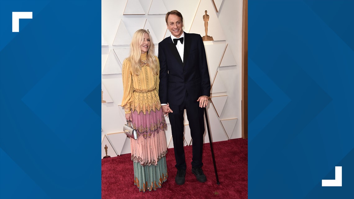 Why does Tony Hawk have a cane at the Oscars 2022? | kcentv.com