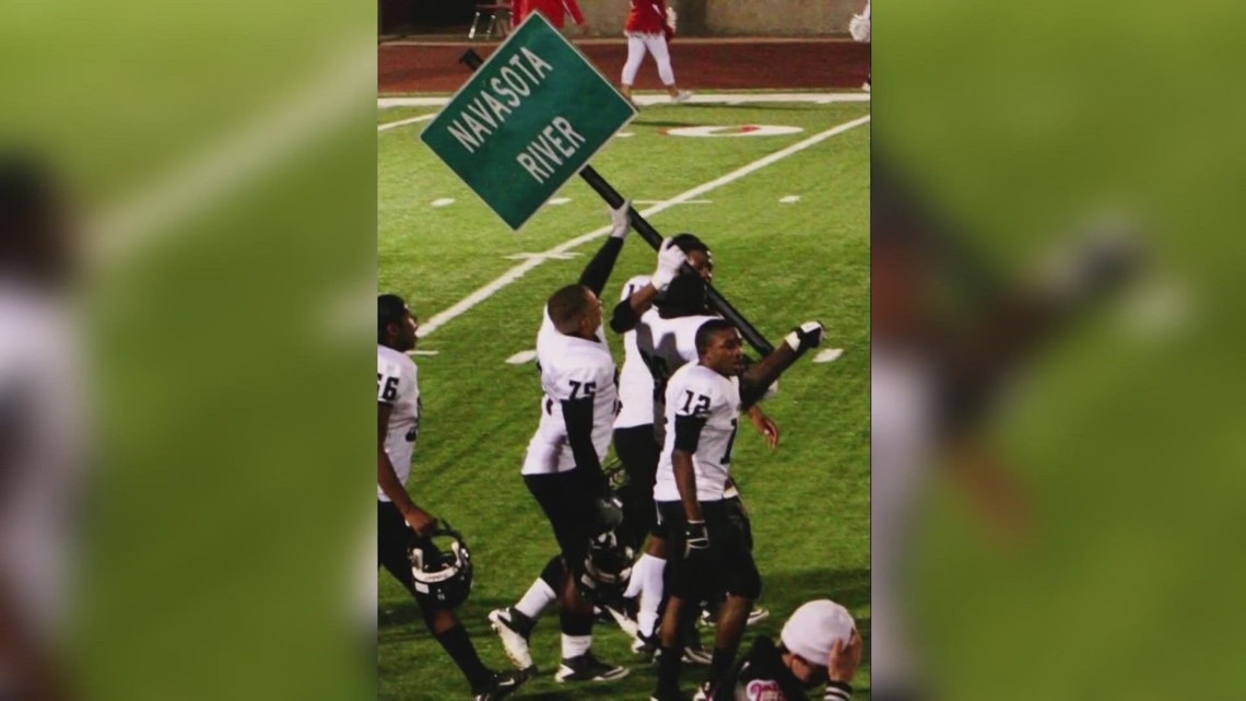The history of the Navasota River sign and how the trophy joined the ...