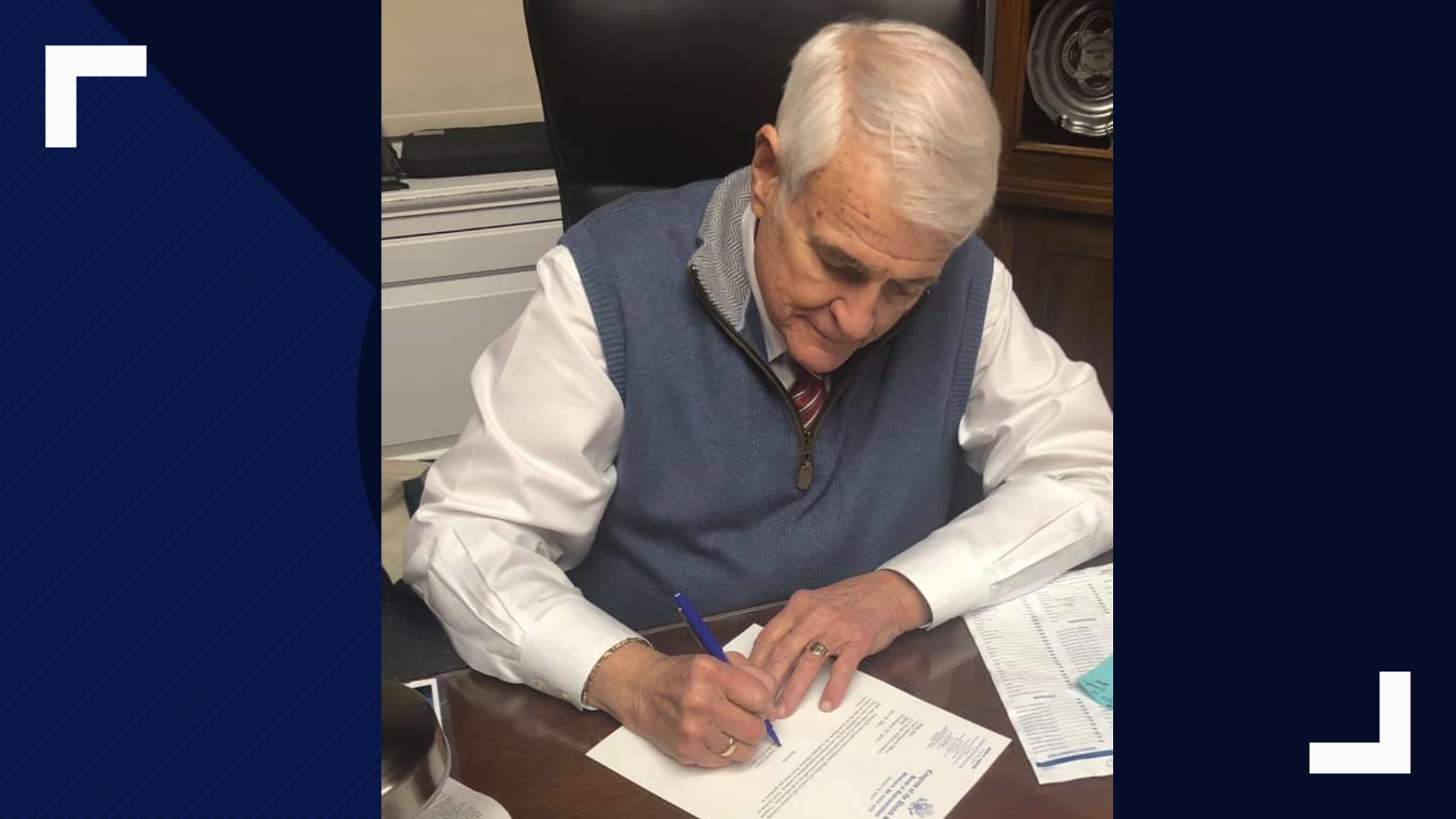 Rep. John Carter requests his salary be withheld until government ...