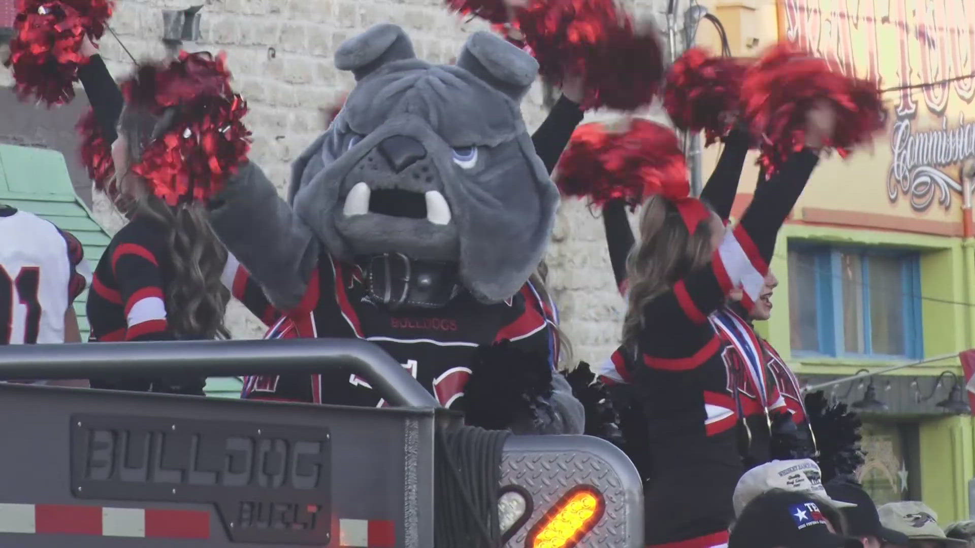 Hamilton community rallies around championship parade | kcentv.com