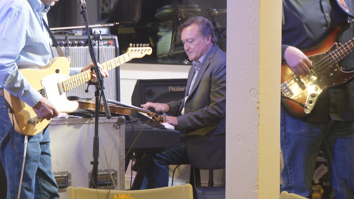 Touring with the King: Waco native reflects on four decades alongside ...