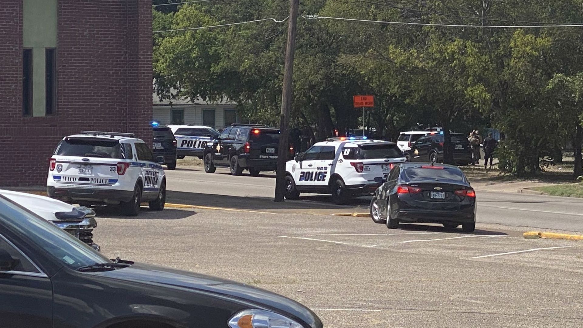 1 injured, suspect in custody after brief standoff in Waco | kcentv.com