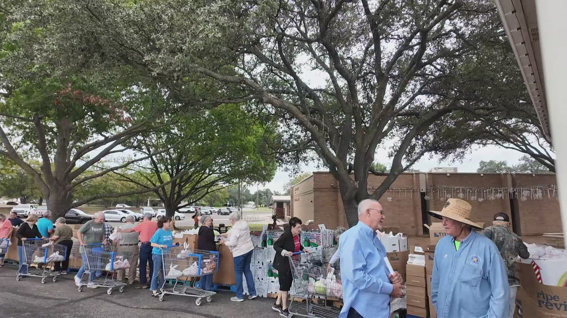 Where to find food assistance as the federal shutdown leaves Texans ...