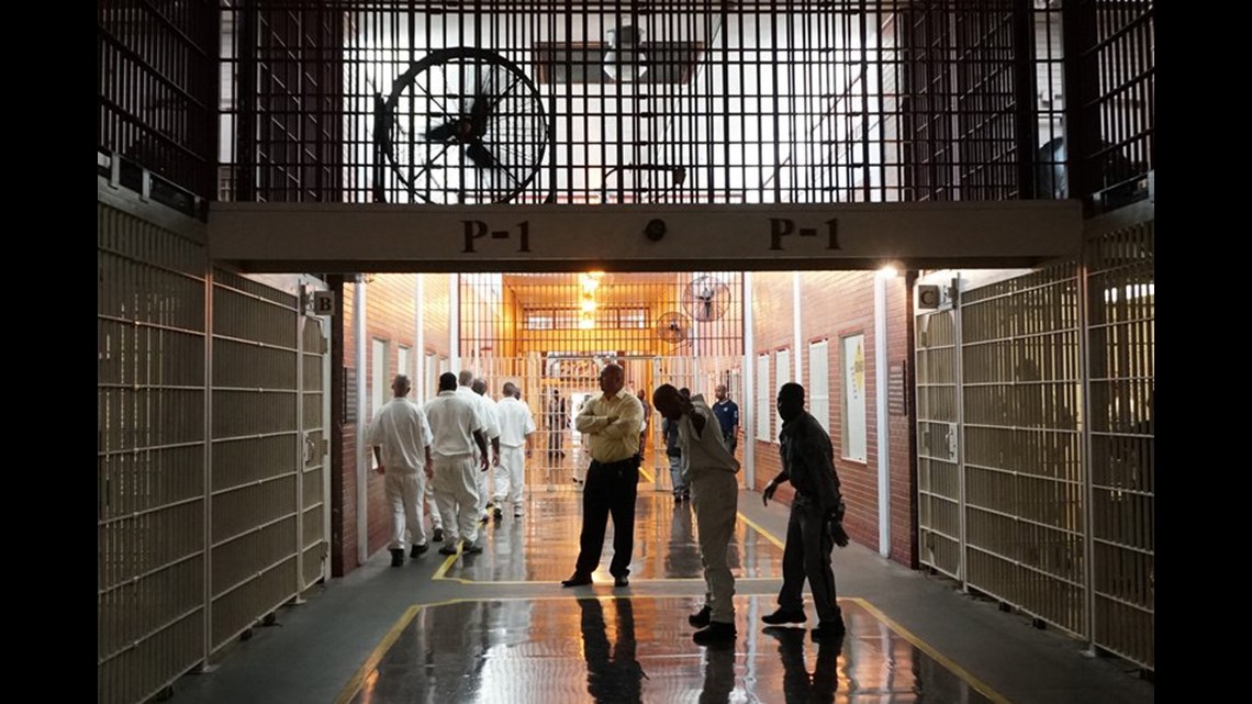 Judge approves temporary relocation of 1,000 hot prisoners | kcentv.com