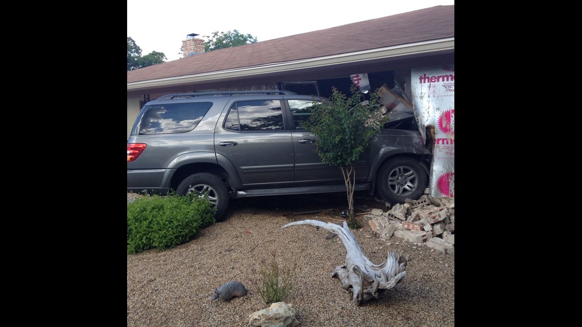 SUV crashes into Whitney home, police investigate | kcentv.com