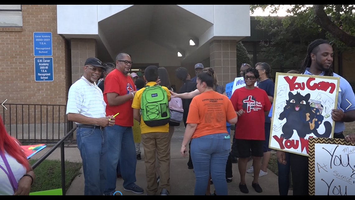 Community leaders welcome Waco ISD students back to school | kcentv.com
