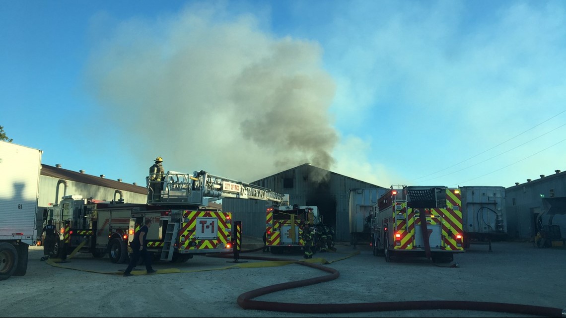 Waco fire battles warehouse fire north of Bellmead | kcentv.com