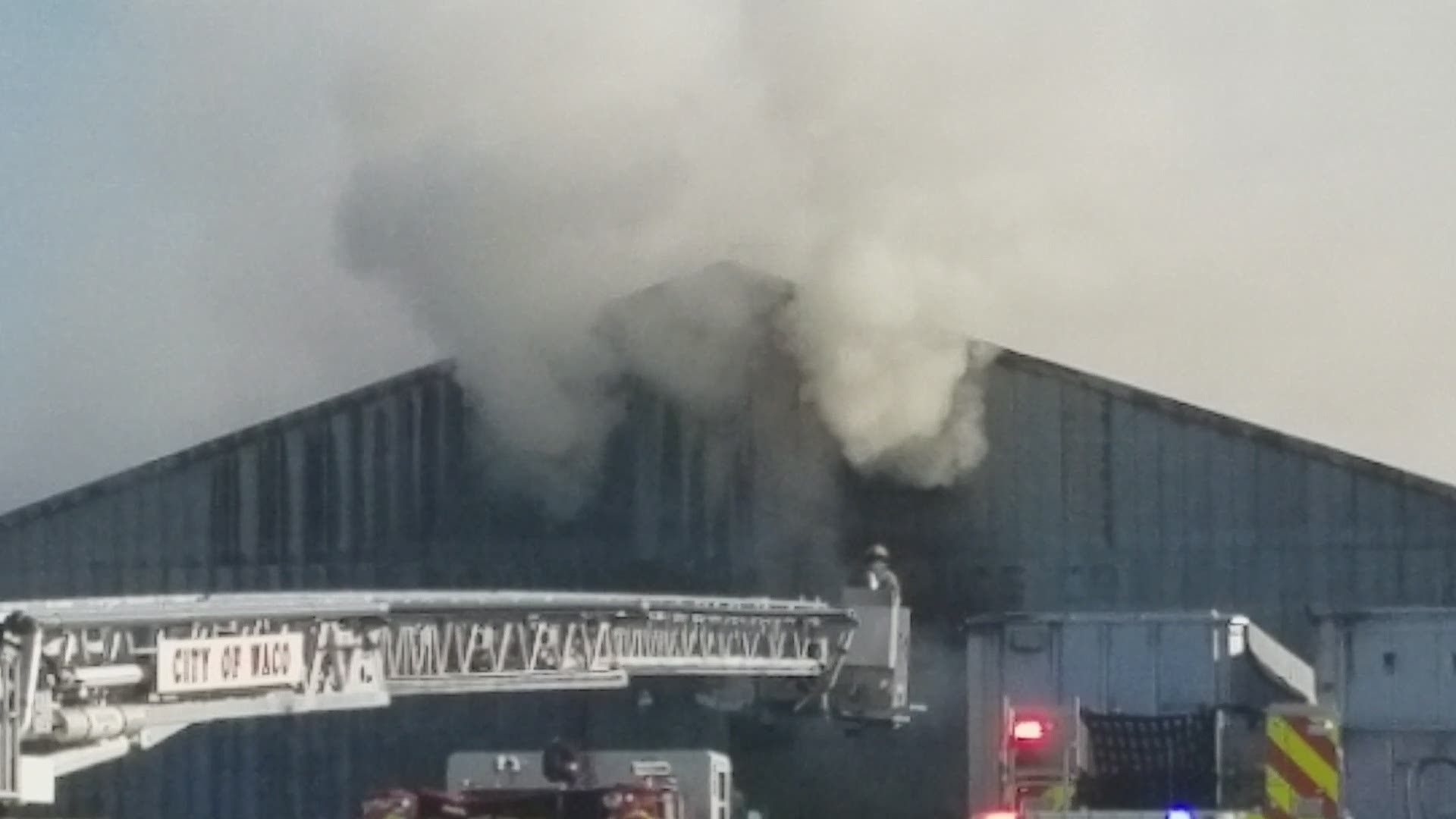 Waco fire battles warehouse fire north of Bellmead | kcentv.com