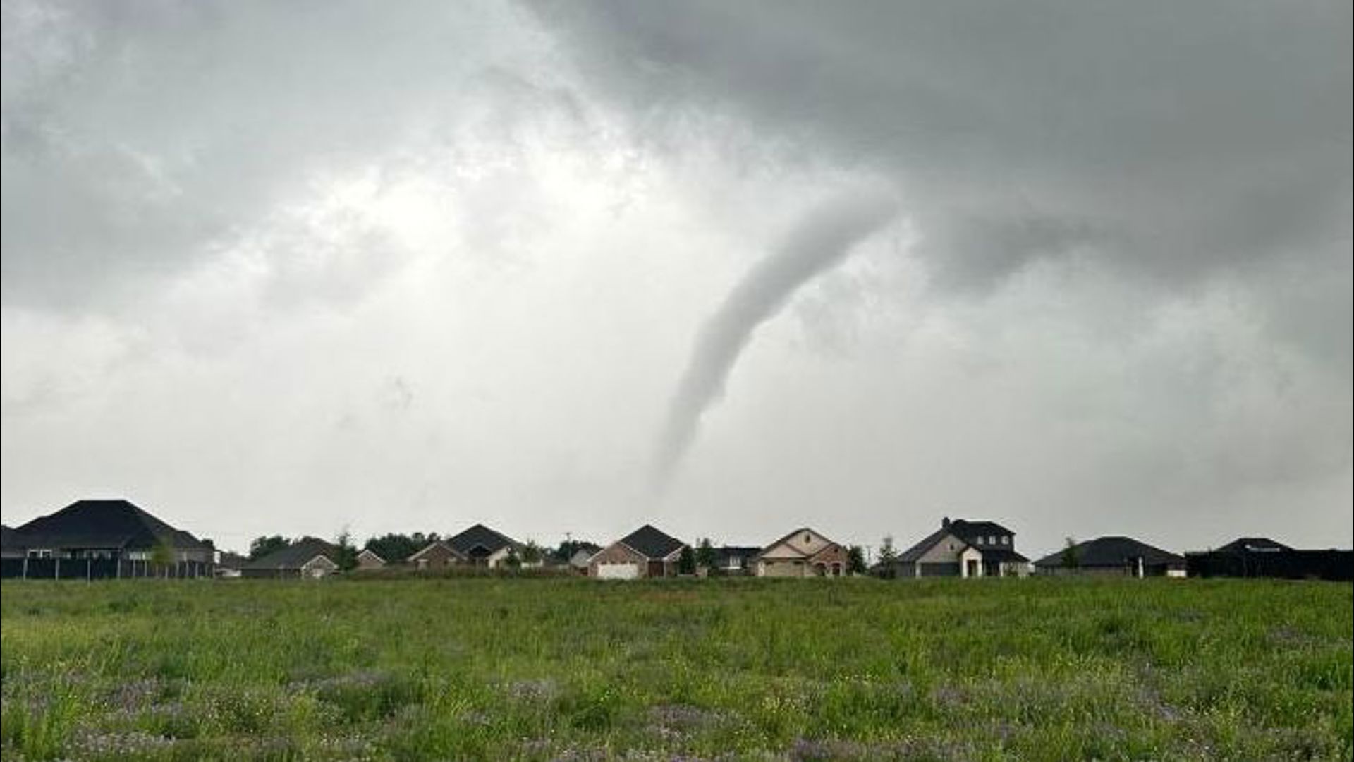 McLennan County | Tornado touches down in Tours, Texas | kcentv.com