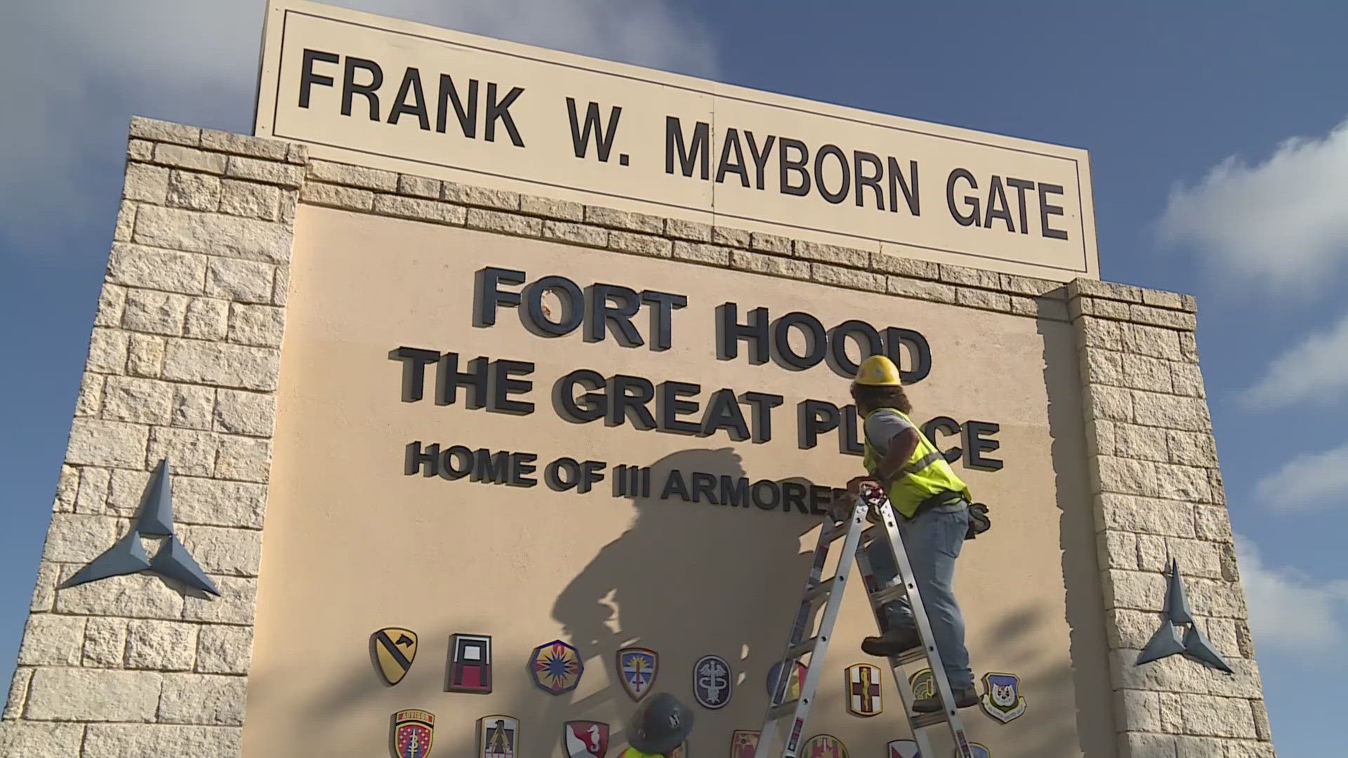 New Fort Hood signage installed at Frank W. Mayborn Gate | kcentv.com