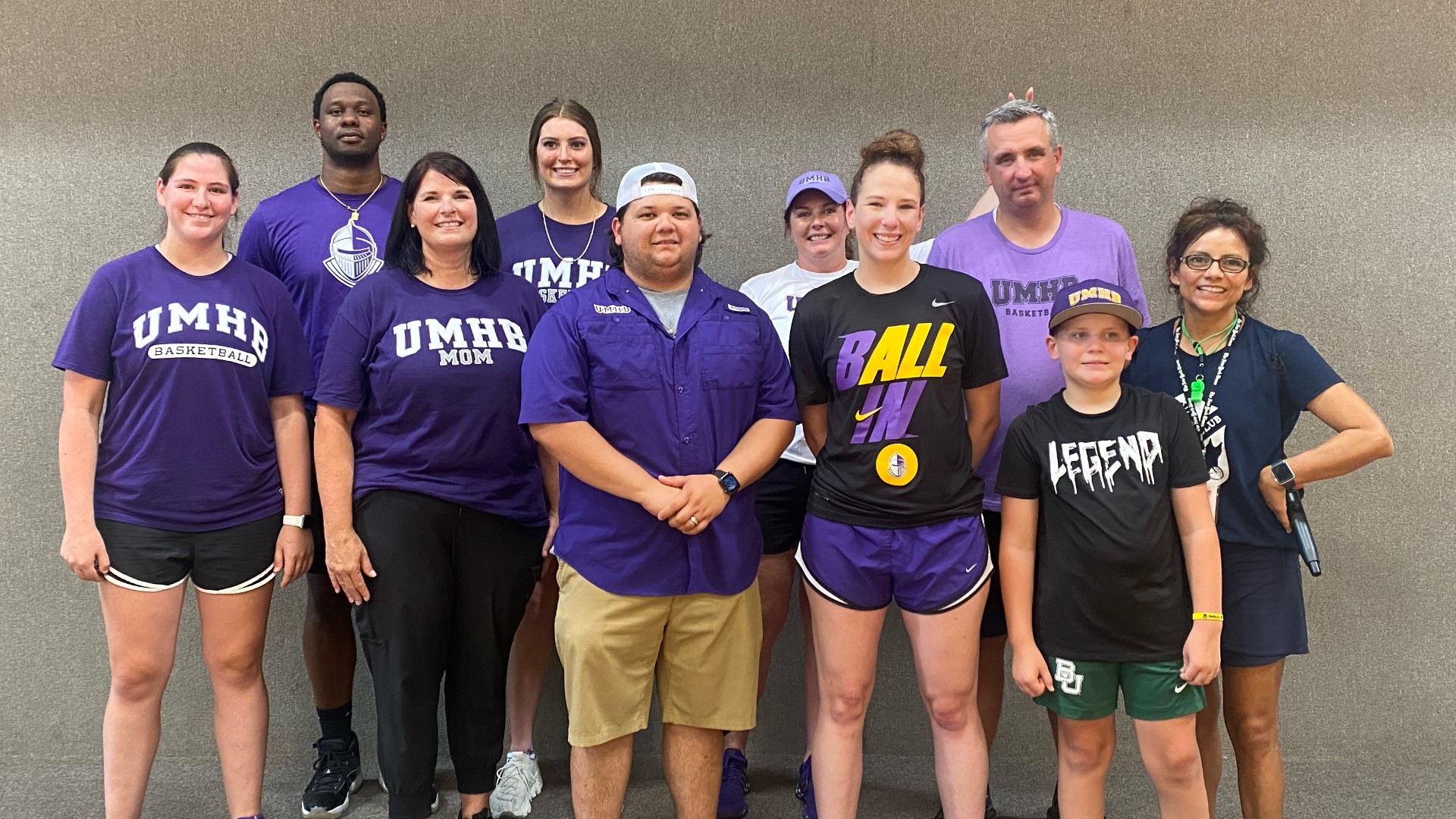 Mary Hardin-Baylor basketball team holds camp | kcentv.com