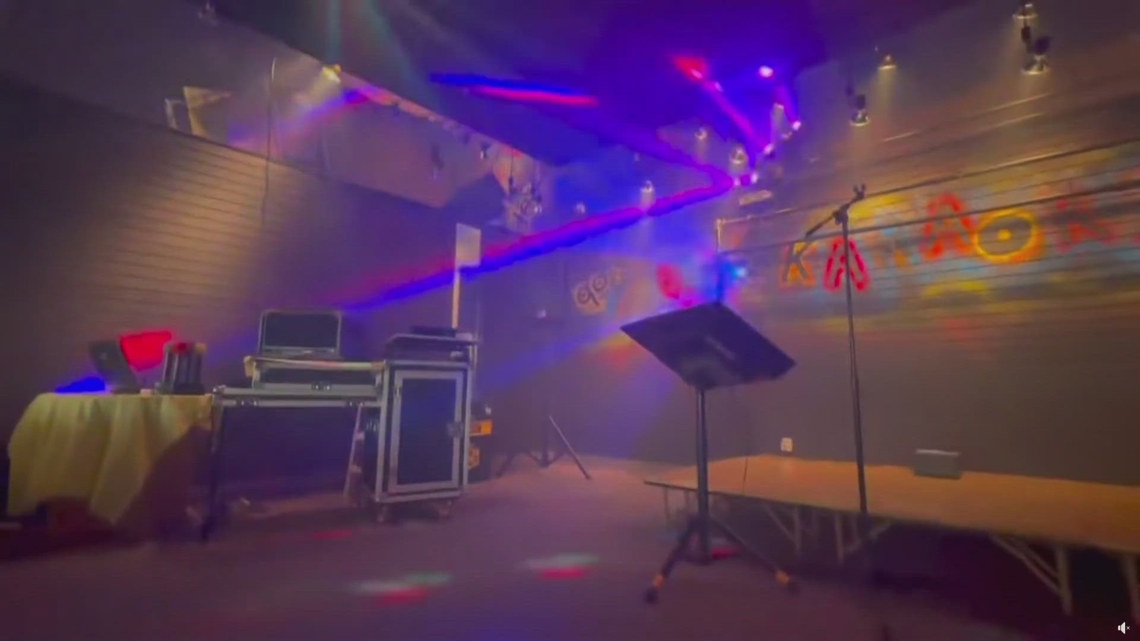 Hillsboro outlet mall hosts '90s fest before it's demolition | kcentv.com