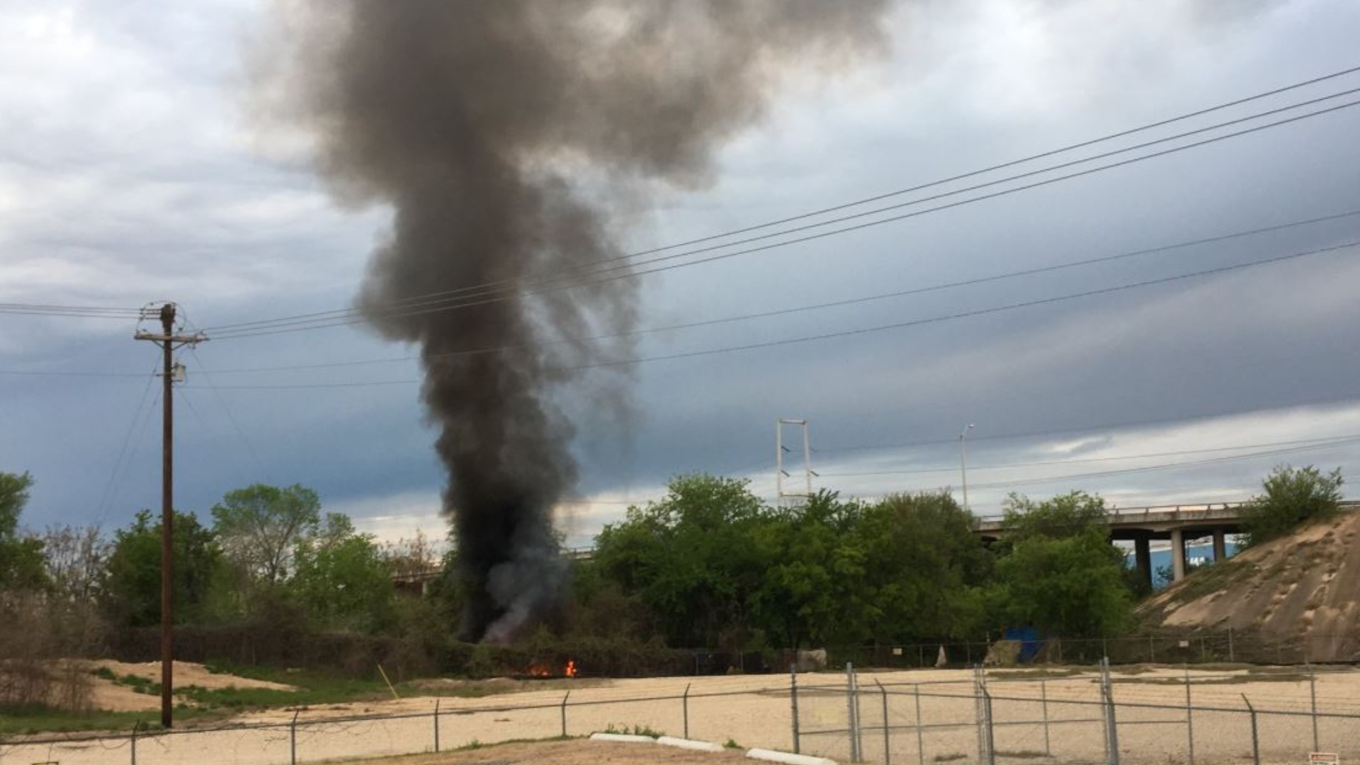 Brush fire burns near I-35 in Waco | kcentv.com