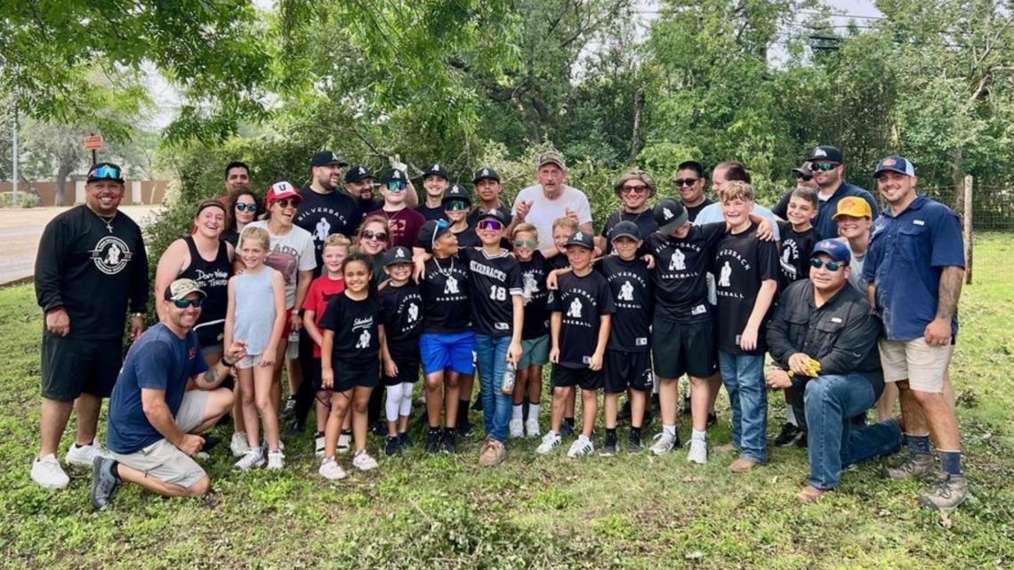 Salado baseball team helps tornado victims after canceled game | kcentv.com