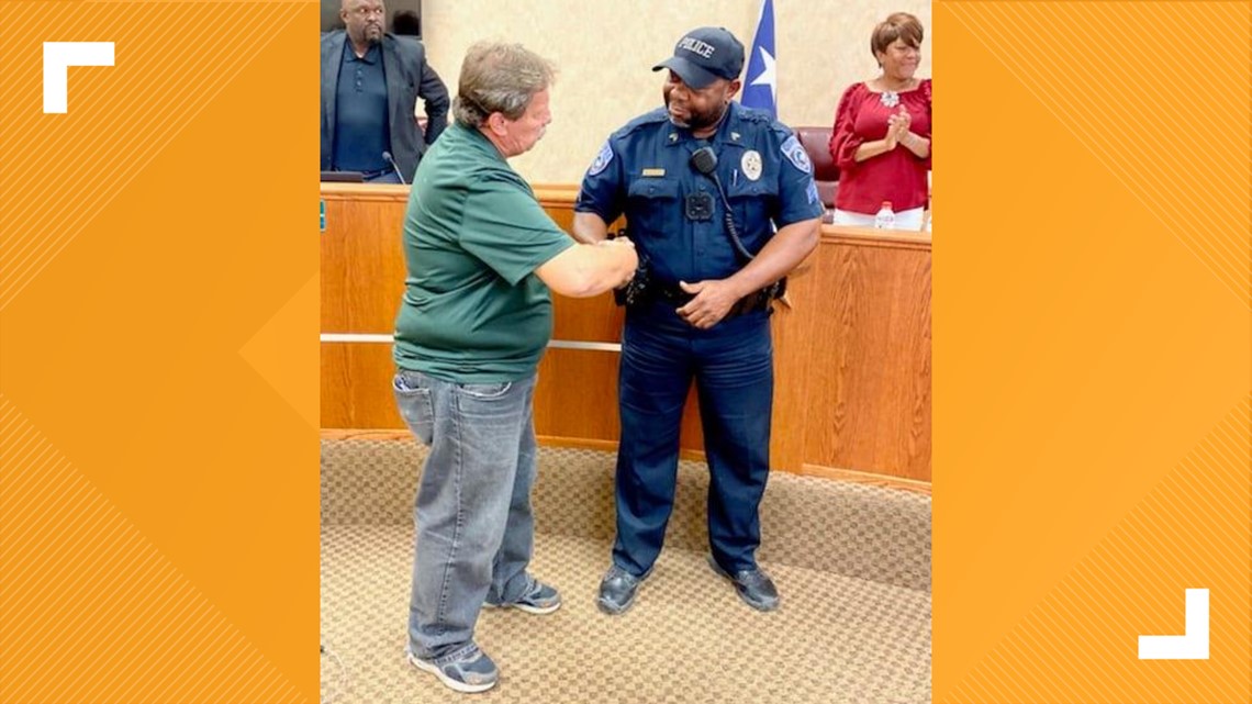 Bellmead police officer receives award for saving man's life | kcentv.com