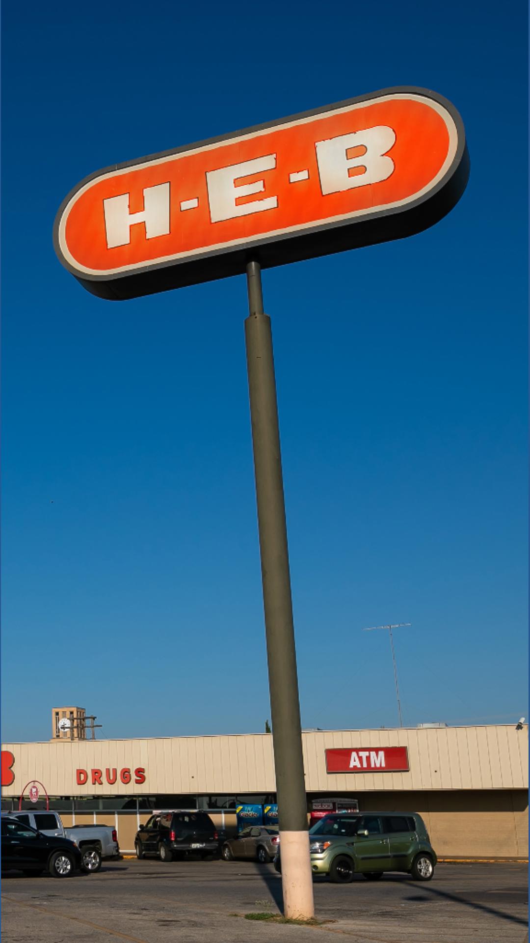 Young H-E-B bagger pays for customer's groceries | kcentv.com