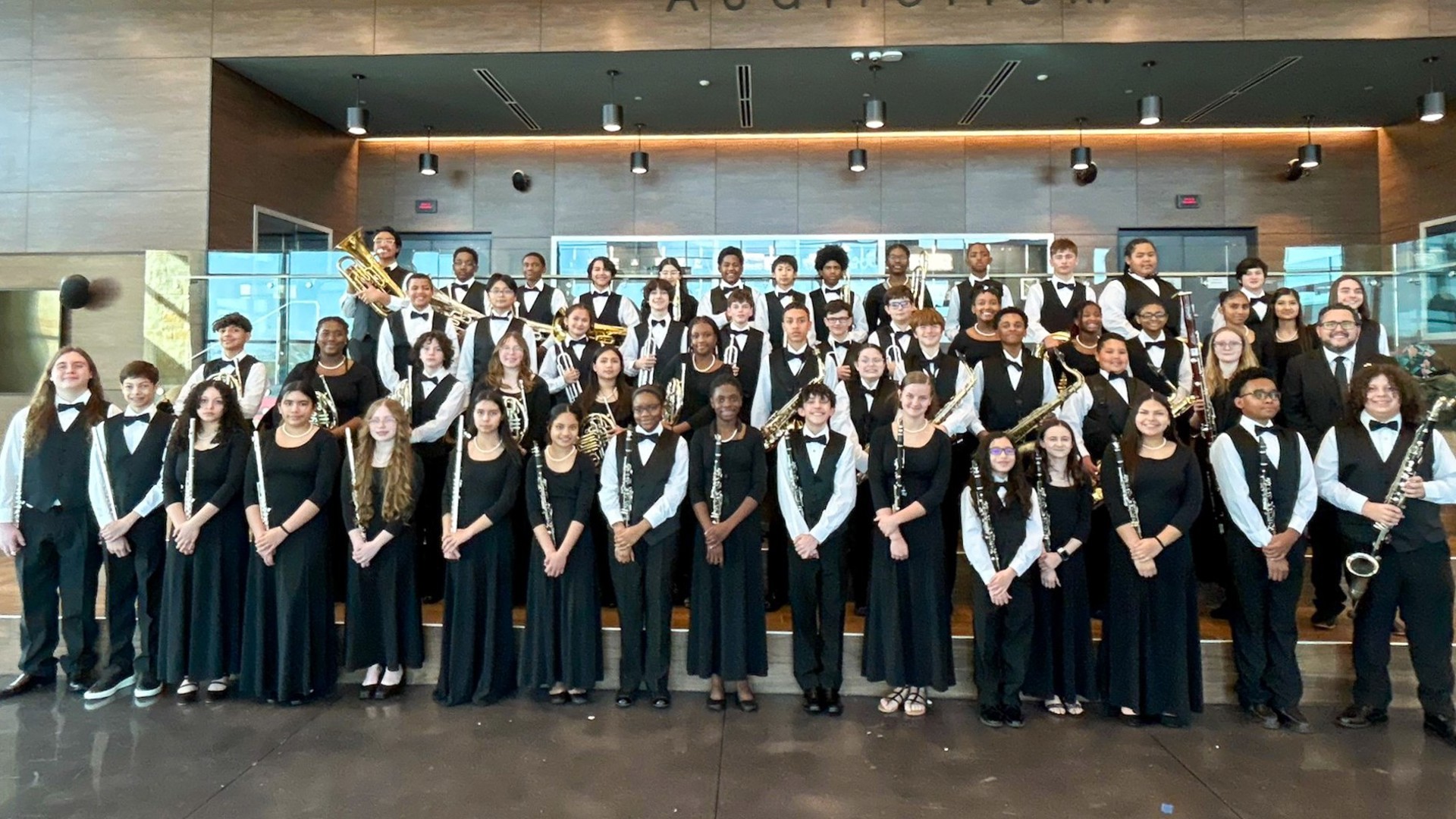 What does Mount Carmel Compound look like? | kcentv.com