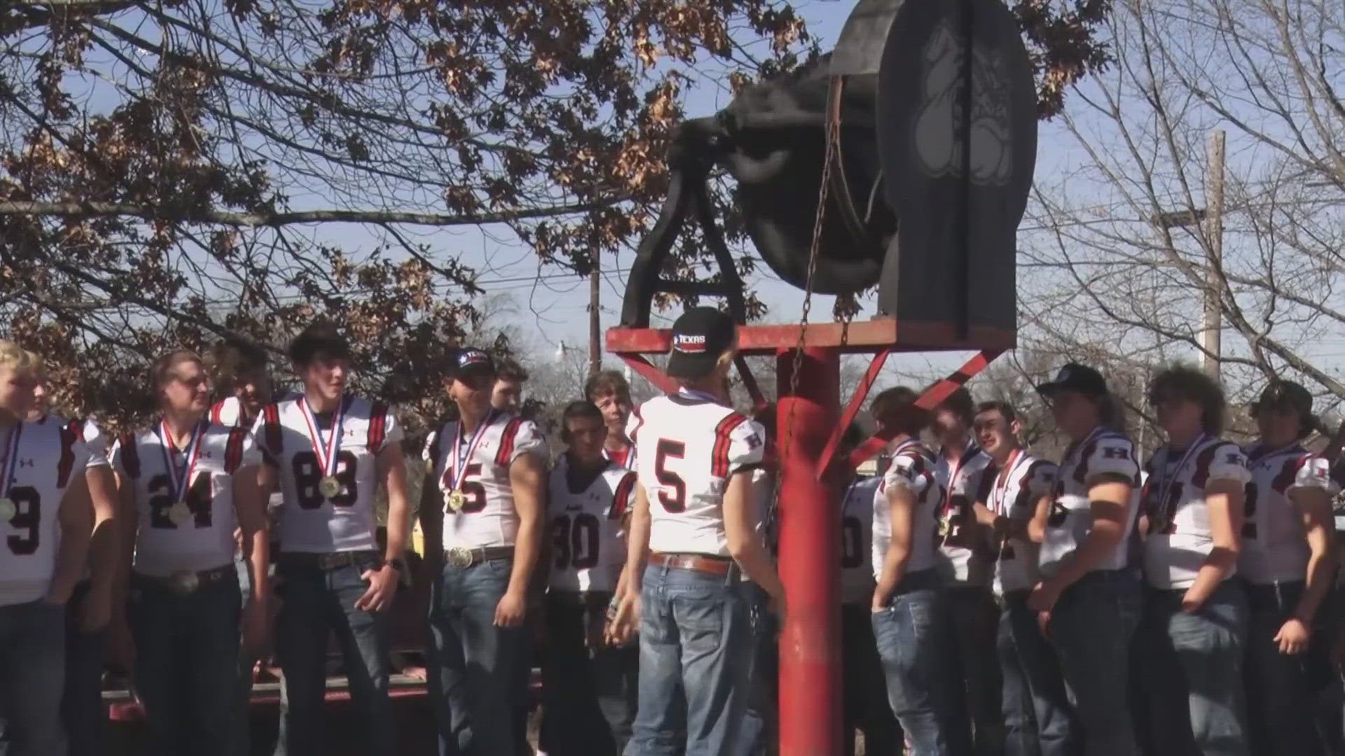 Reason to Smile: Hamilton ISD rings victory bell to celebrate 2A ...