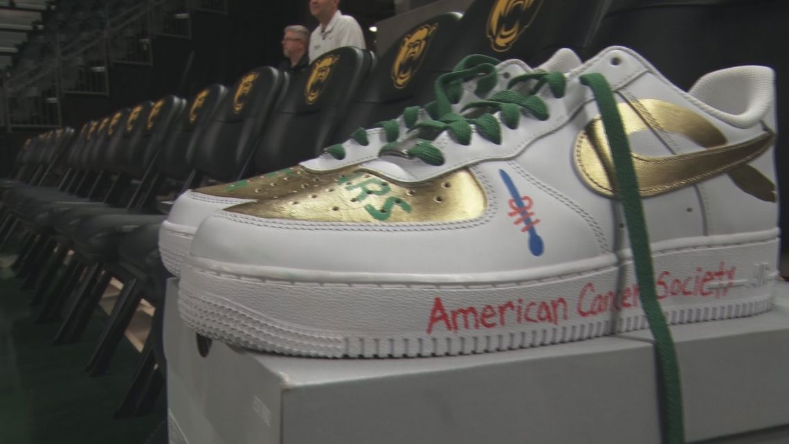 Leukemia survivor honored at Baylor practice through Coaches vs. Cancer ...