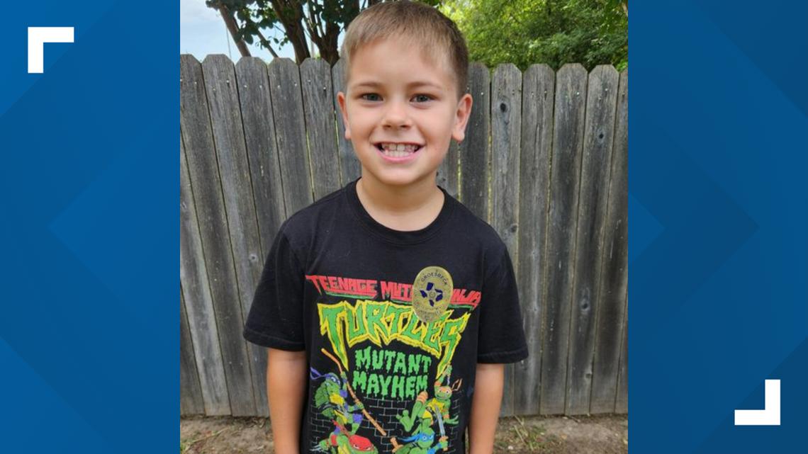 Groesbeck, Texas Junior Police Officer helps locked out resident ...