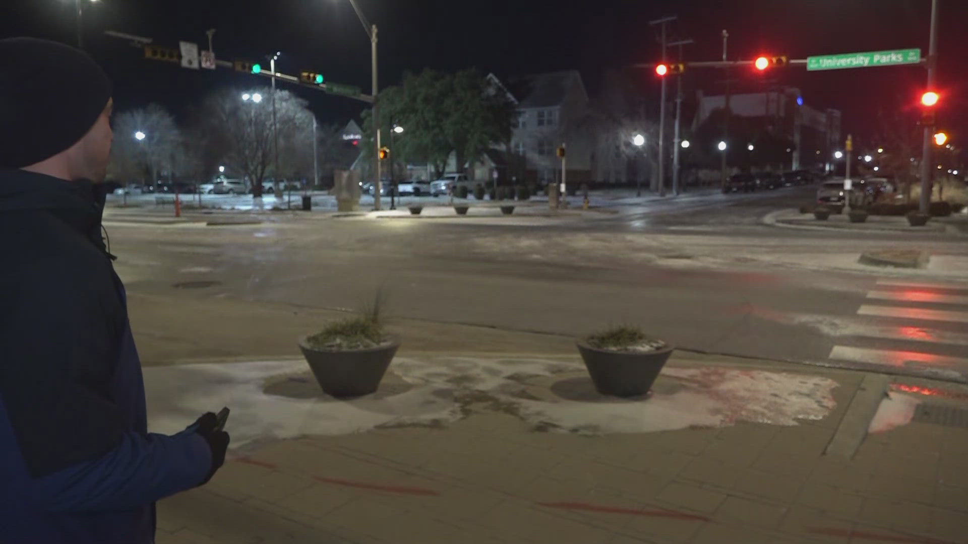 Jackknifed vehicle hauler closes westbound Loop 340 in Robinson ...