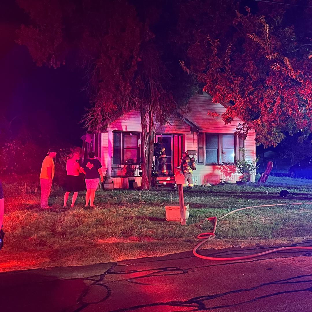 Waco fire department tackles early morning blaze | kcentv.com