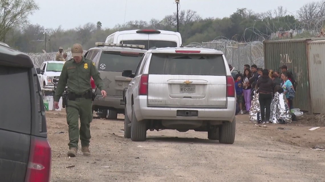 Immigration crisis: 'Take back our border' convoy makes way to Texas ...