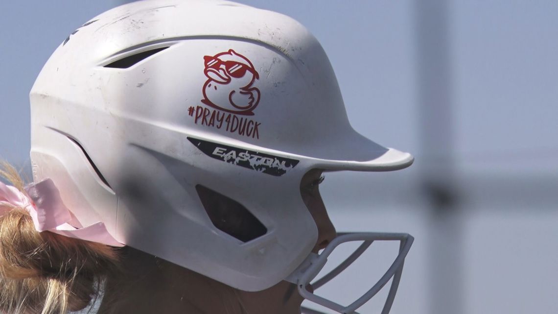 Standing behind coach, Riesel softball chases history | kcentv.com