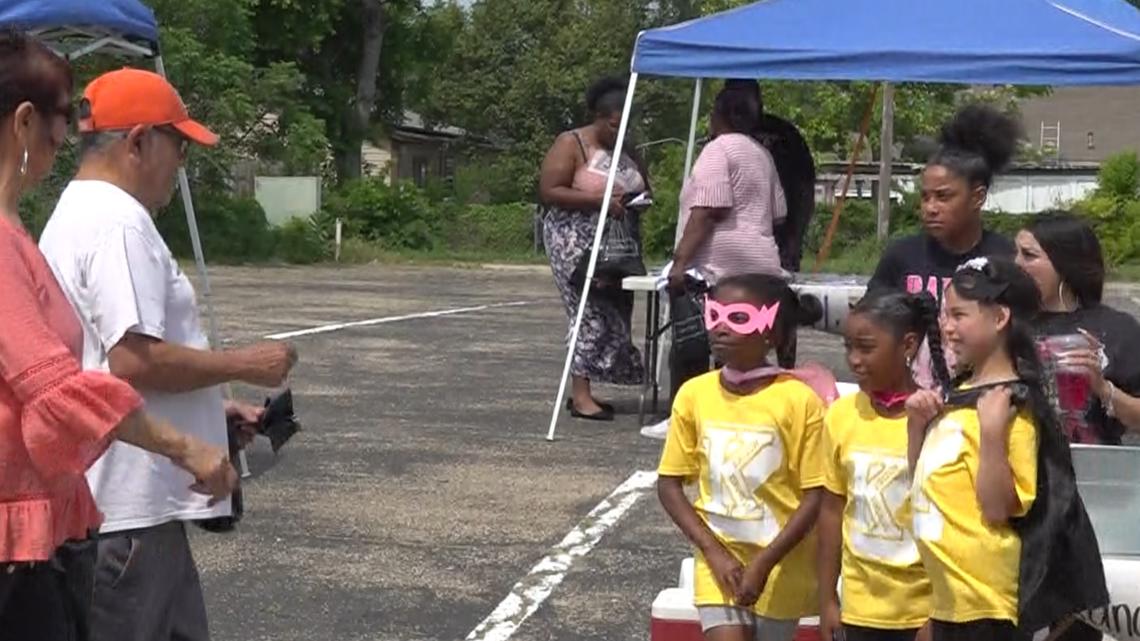 Temple kids lead superhero-themed food drive | kcentv.com