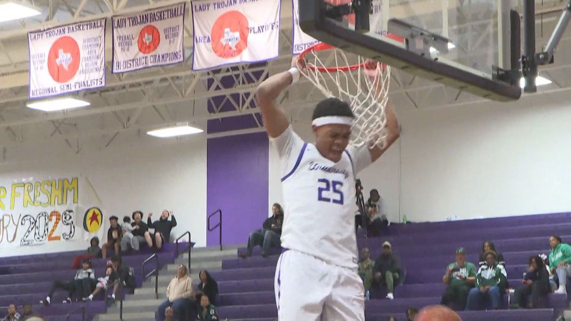 Waco University tops Ellison 62-50 for first time in 15 years | kcentv.com