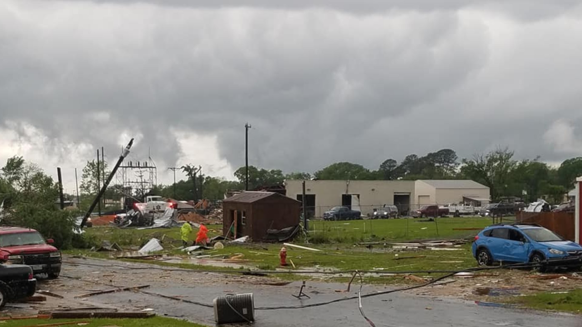 55 homes destroyed after EF3 tornado rips through Franklin | kcentv.com