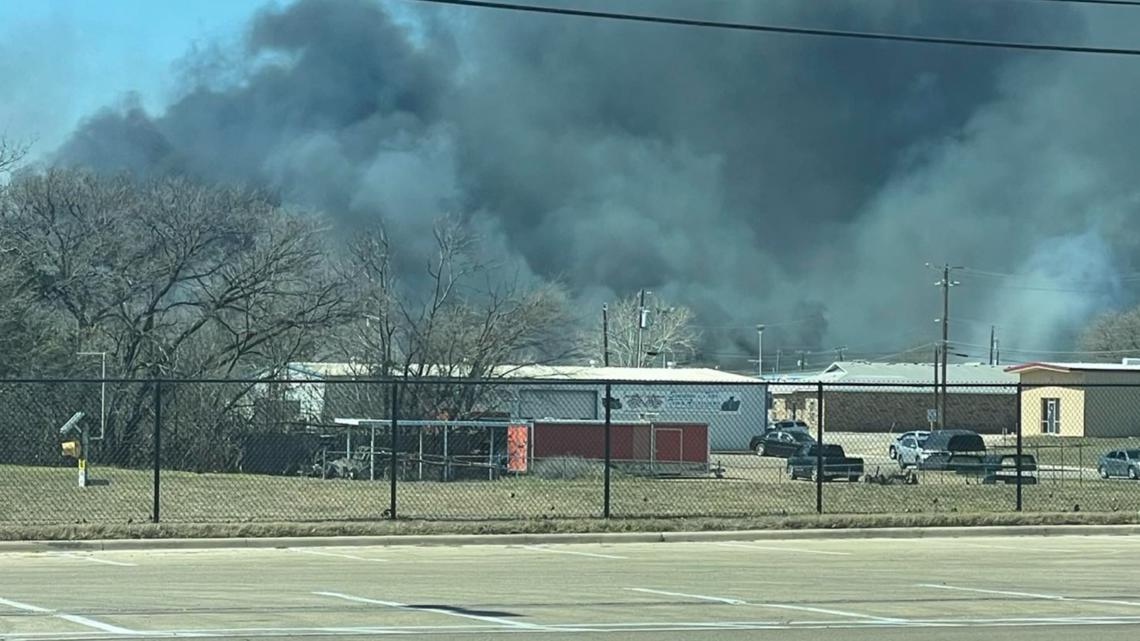 High winds fuel massive fire, displaces 30 people from Killeen ...