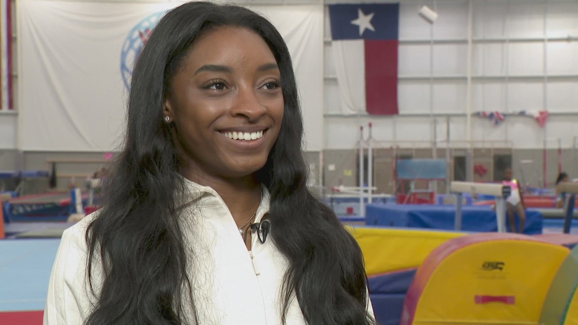 Simone Biles honored at 2025 Houston Sports Awards | kcentv.com