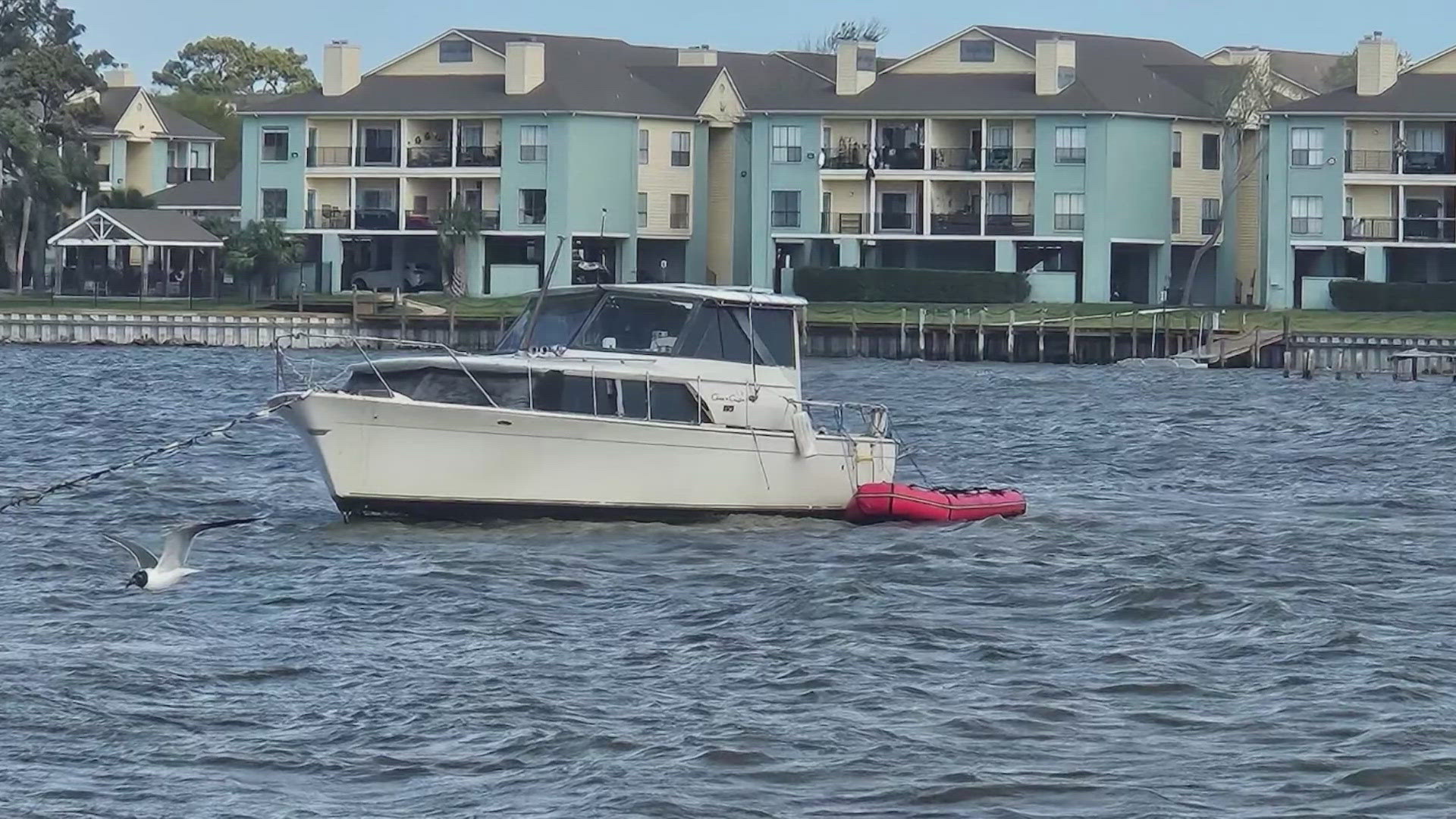 Harris County Marine Unit aids veteran on stranded boat | kcentv.com