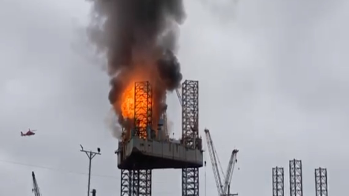 Helicopter rescues 9 workers from Texas oil rig fire in shipyard ...