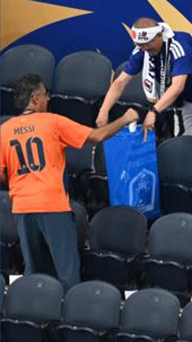Japanese soccer fans clean up 'Dallas Stadium' after tie game with ...