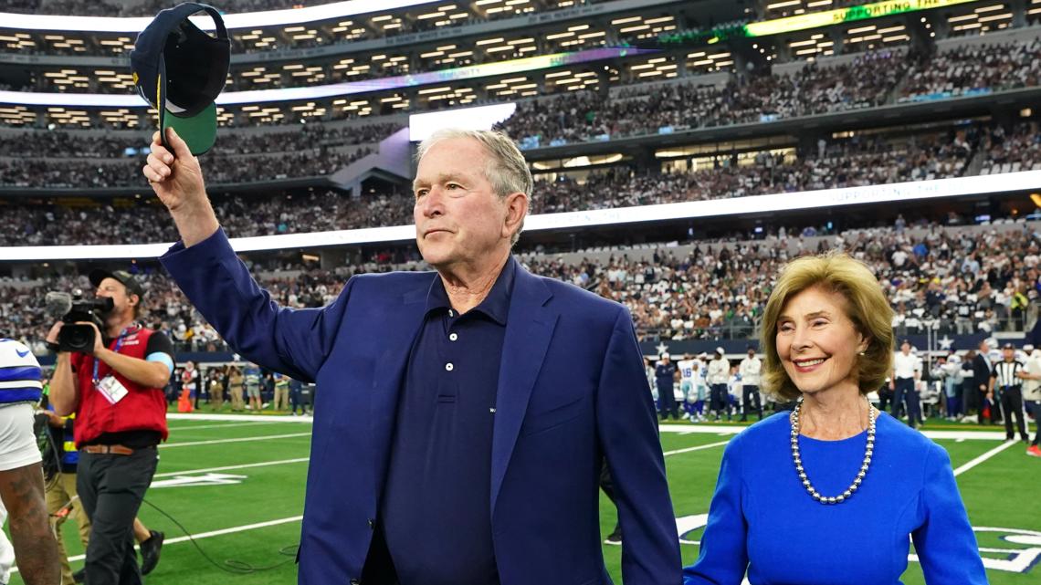 Former President George W. Bush participates in Cowboys coin toss ...
