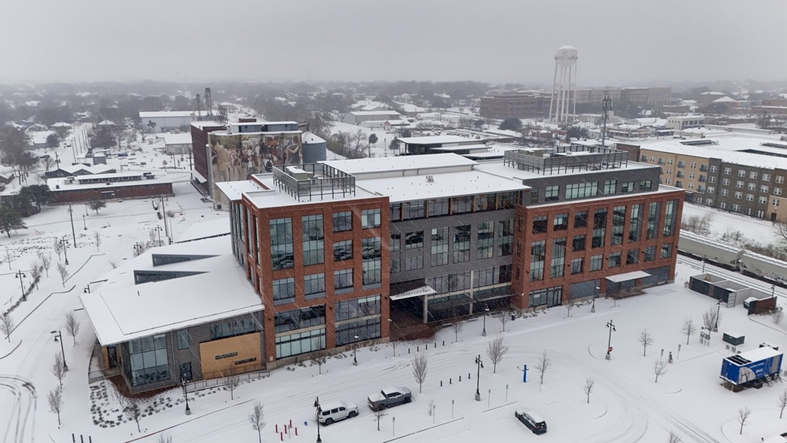 Snow falls in Dallas-Fort Worth | PHOTOS | kcentv.com