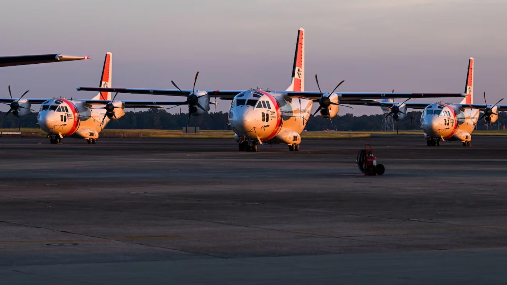 11 rescued from life raft after plane crashes off Florida coast ...