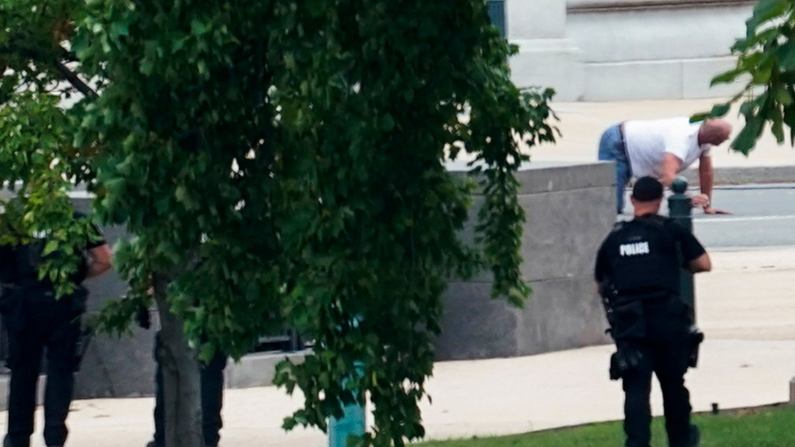 Capitol bomb threat: Floyd Ray Roseberry faces life on WMD charge | kcentv.com